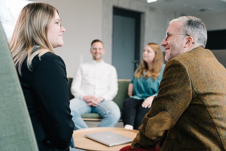 Karriere bei Carl Schröter - Dein Weg zu einem abwechslungsreichen Bürojob